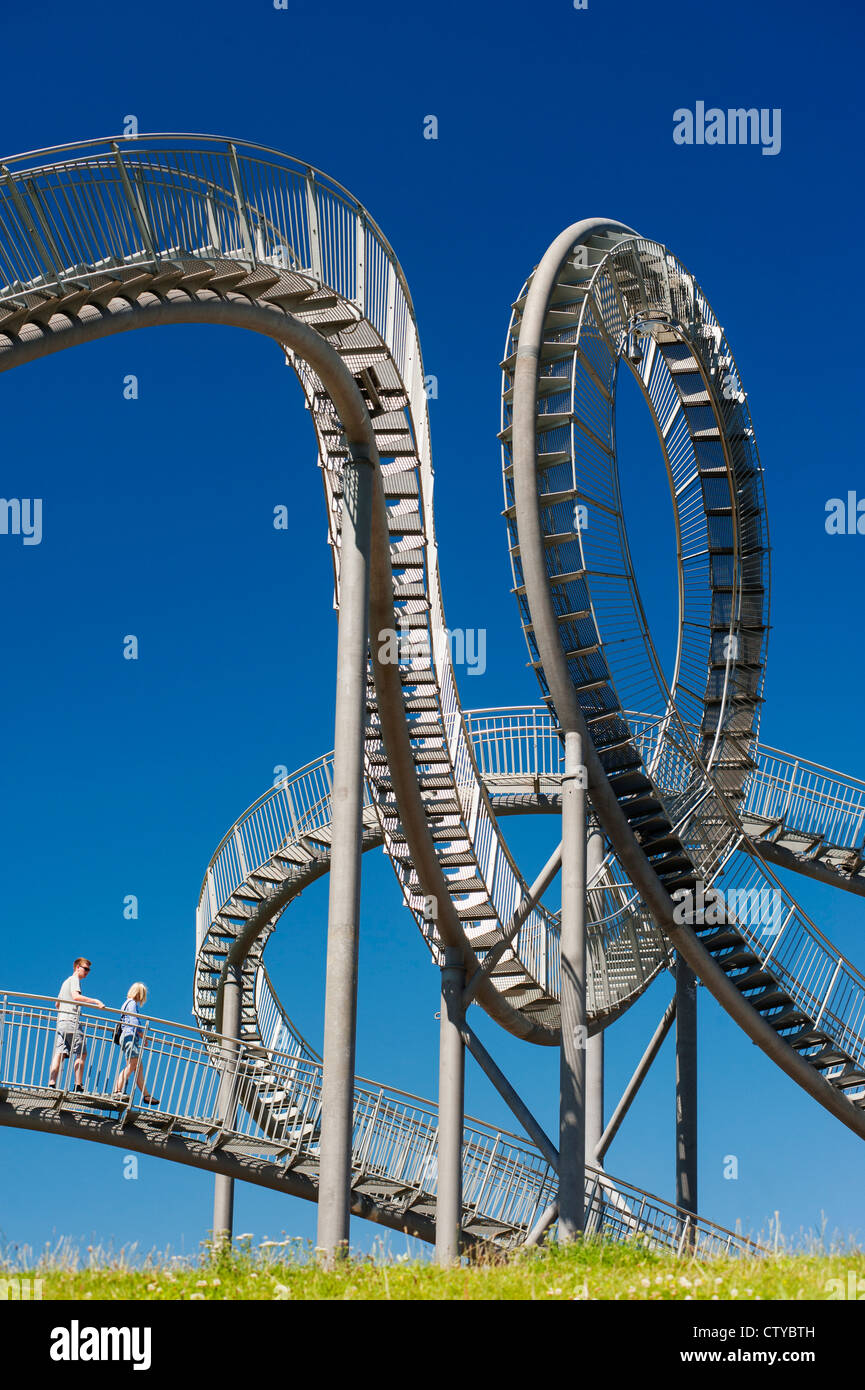 "Turtle and Tiger" pedestrian roller coaster sculpture on Magic ...