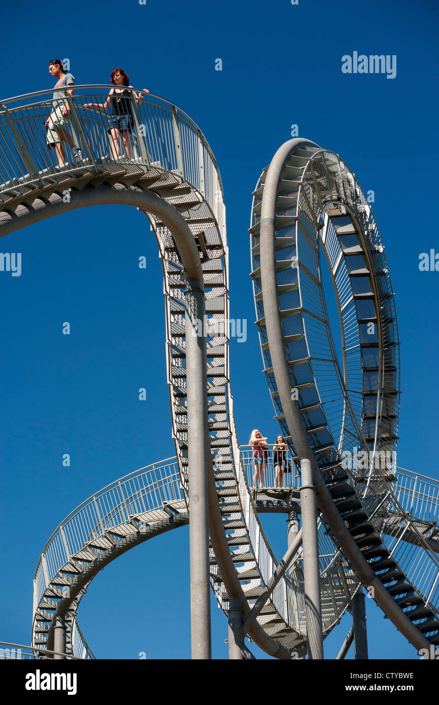 "Turtle and Tiger" pedestrian roller coaster sculpture on Magic ...