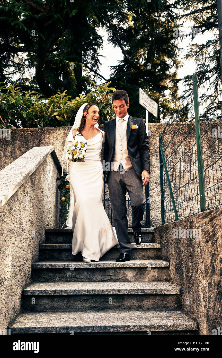 Just married couple arriving at the aperitif at their wedding ceremony ...