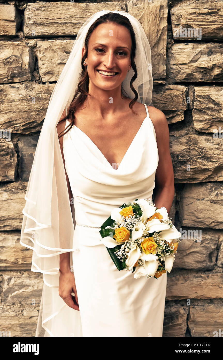 Portrait of a bride posing at an Italian wedding Stock Photo - Alamy
