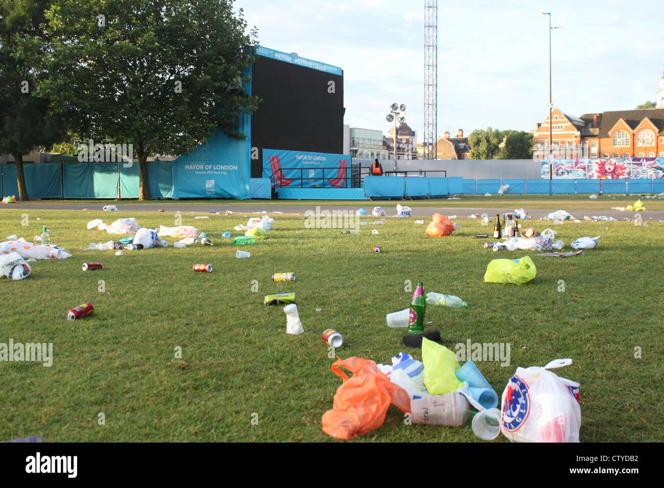 Thoughtless littering hi-res stock photography and images - Alamy
