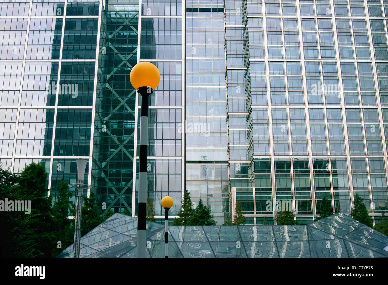 Detail of building architecture street lighting UK Stock Photo - Alamy