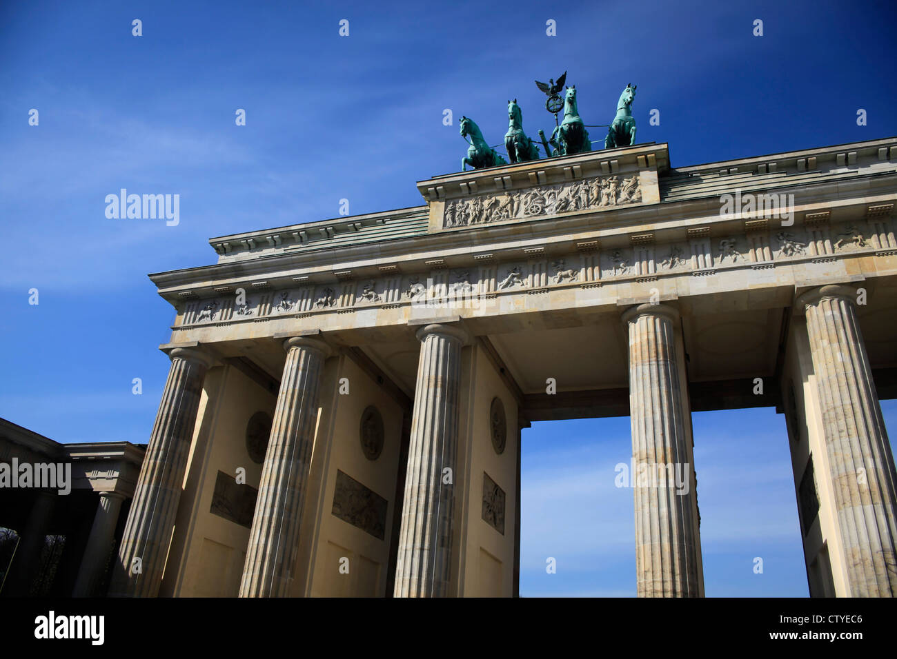 Germany Berlin, Brandenburg Gate, The 'Quadriga' statue of the Goddess ...