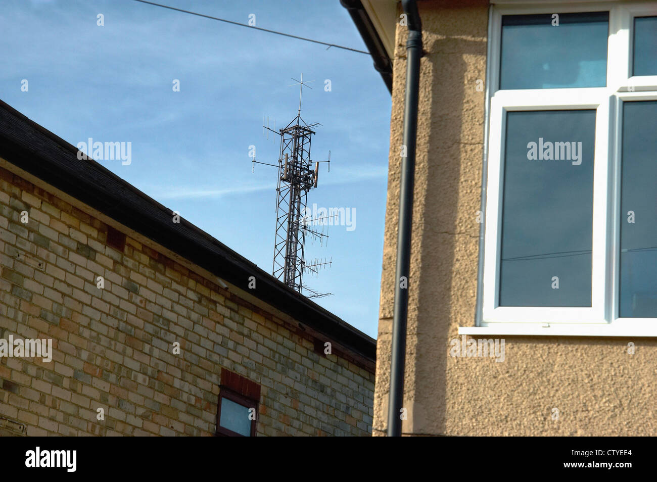 Mobile phone mast uk field hi-res stock photography and images - Alamy