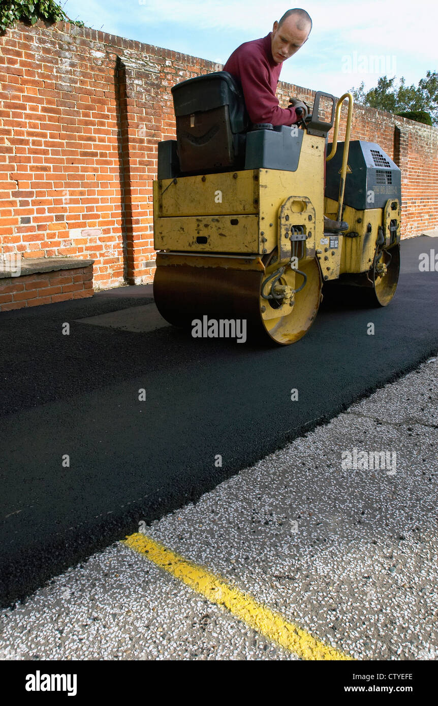 Compacting tarmac hi-res stock photography and images - Alamy