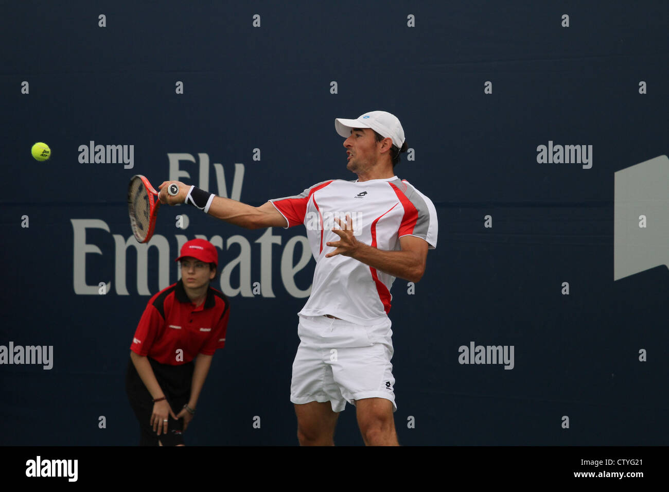 man tennis ball forehand return Stock Photo - Alamy