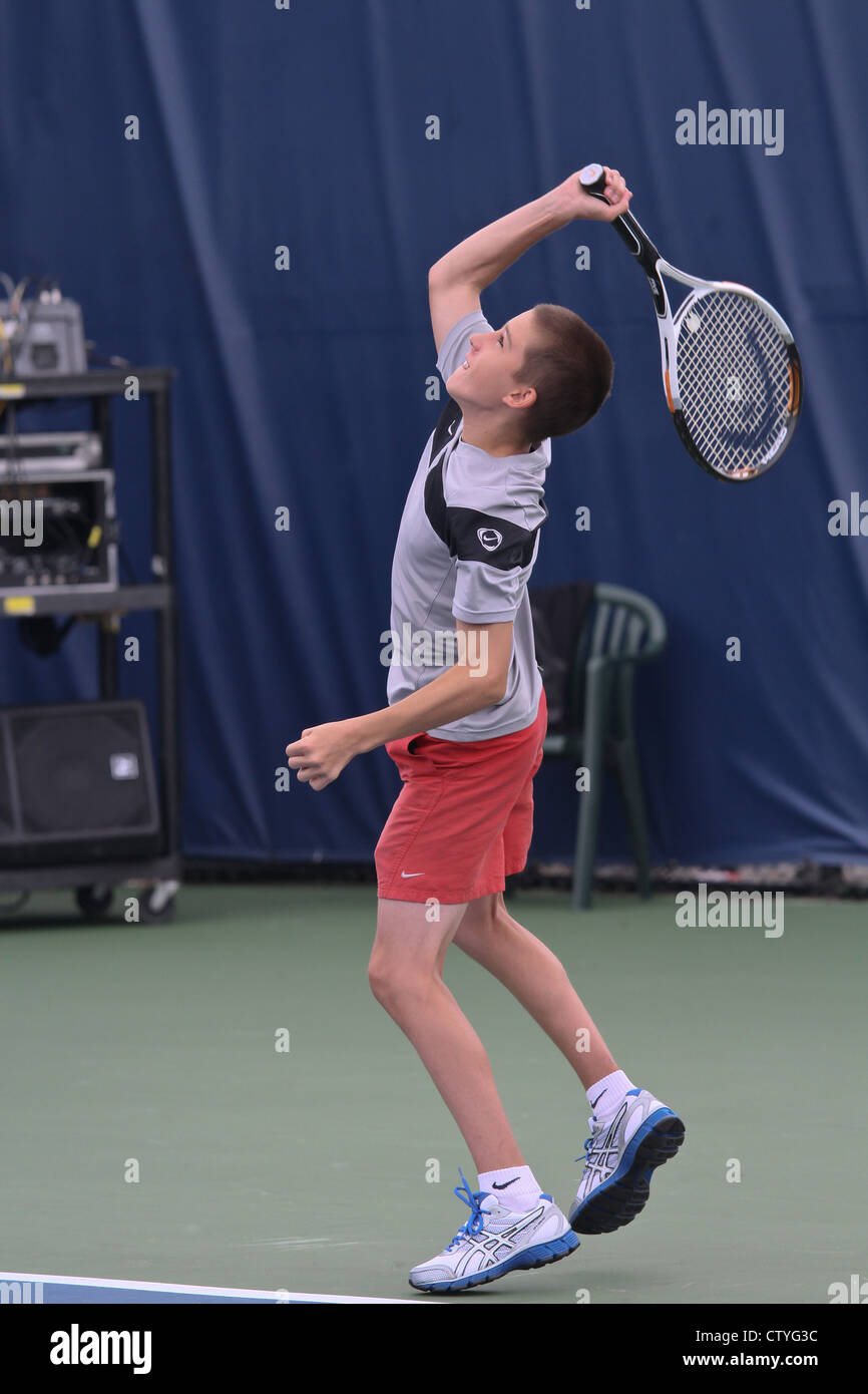 boy tennis serve Stock Photo - Alamy