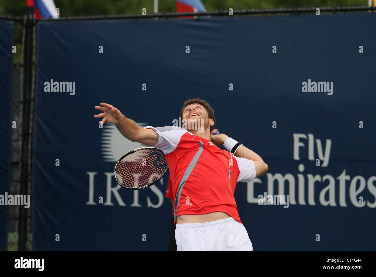 Male tennis player serving hi-res stock photography and images - Alamy