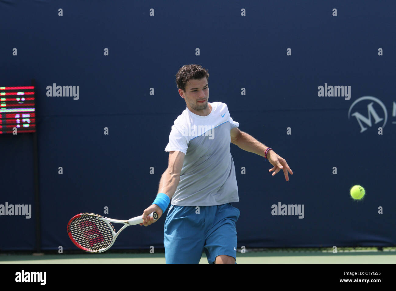tennis player forehand return ball Stock Photo - Alamy