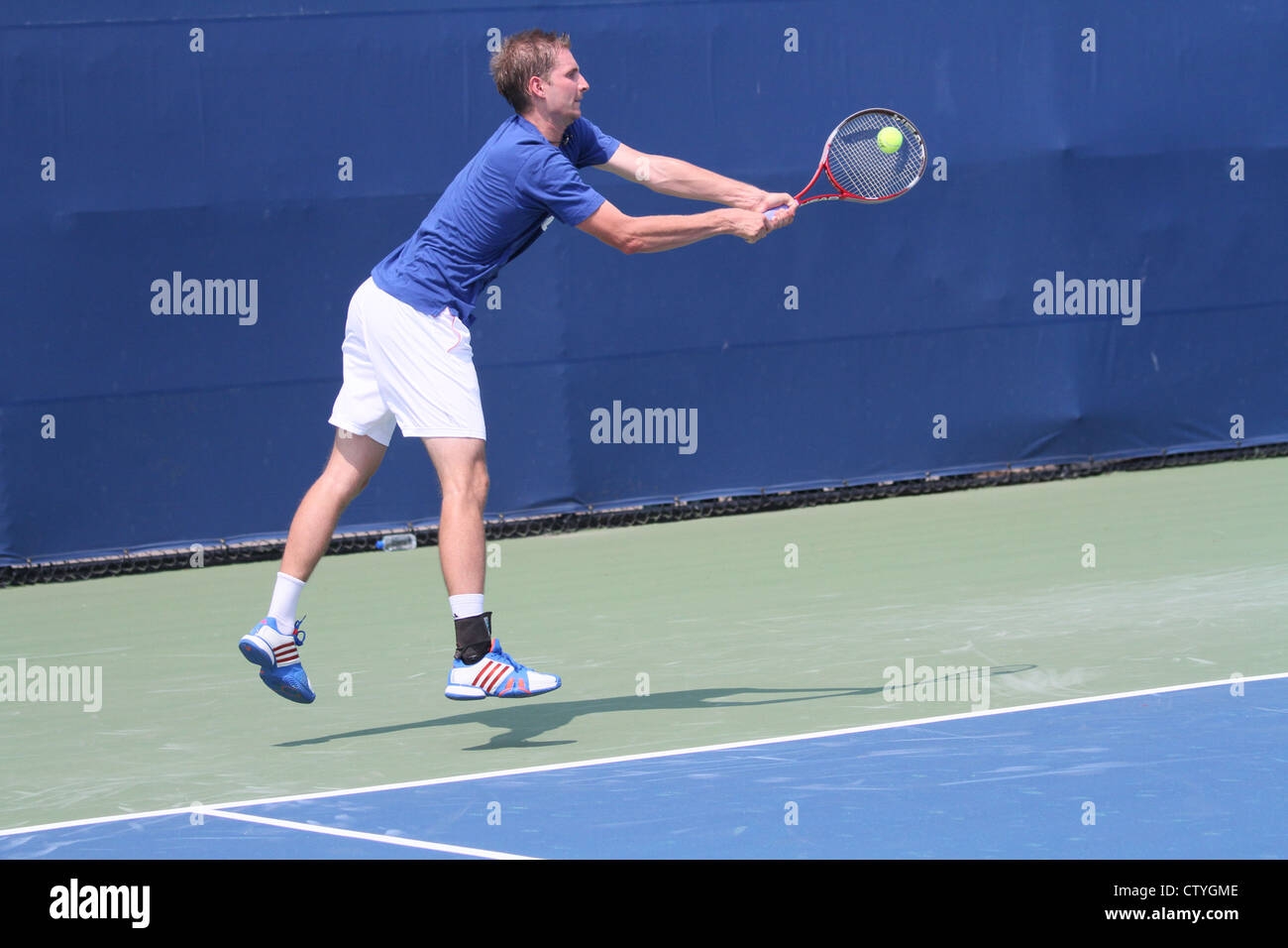 man male tennis player backhand return Stock Photo - Alamy