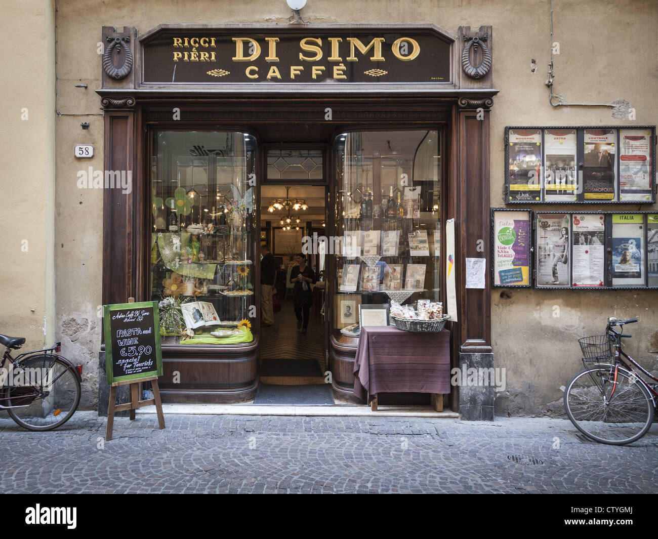 Italian Cafe in Lucca, Tuscany Stock Photo - Alamy