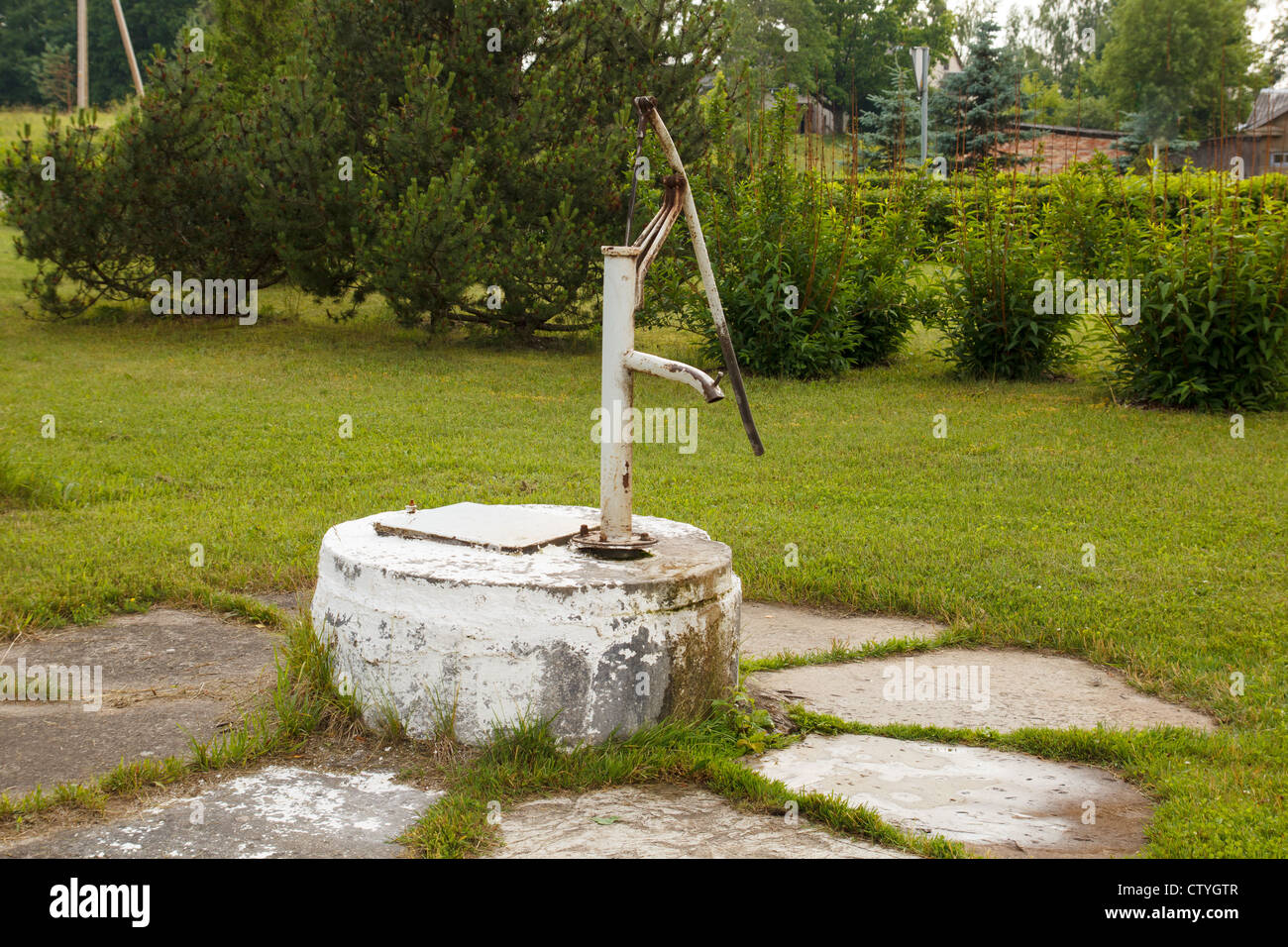 Old rusty hand water pump hi-res stock photography and images - Alamy