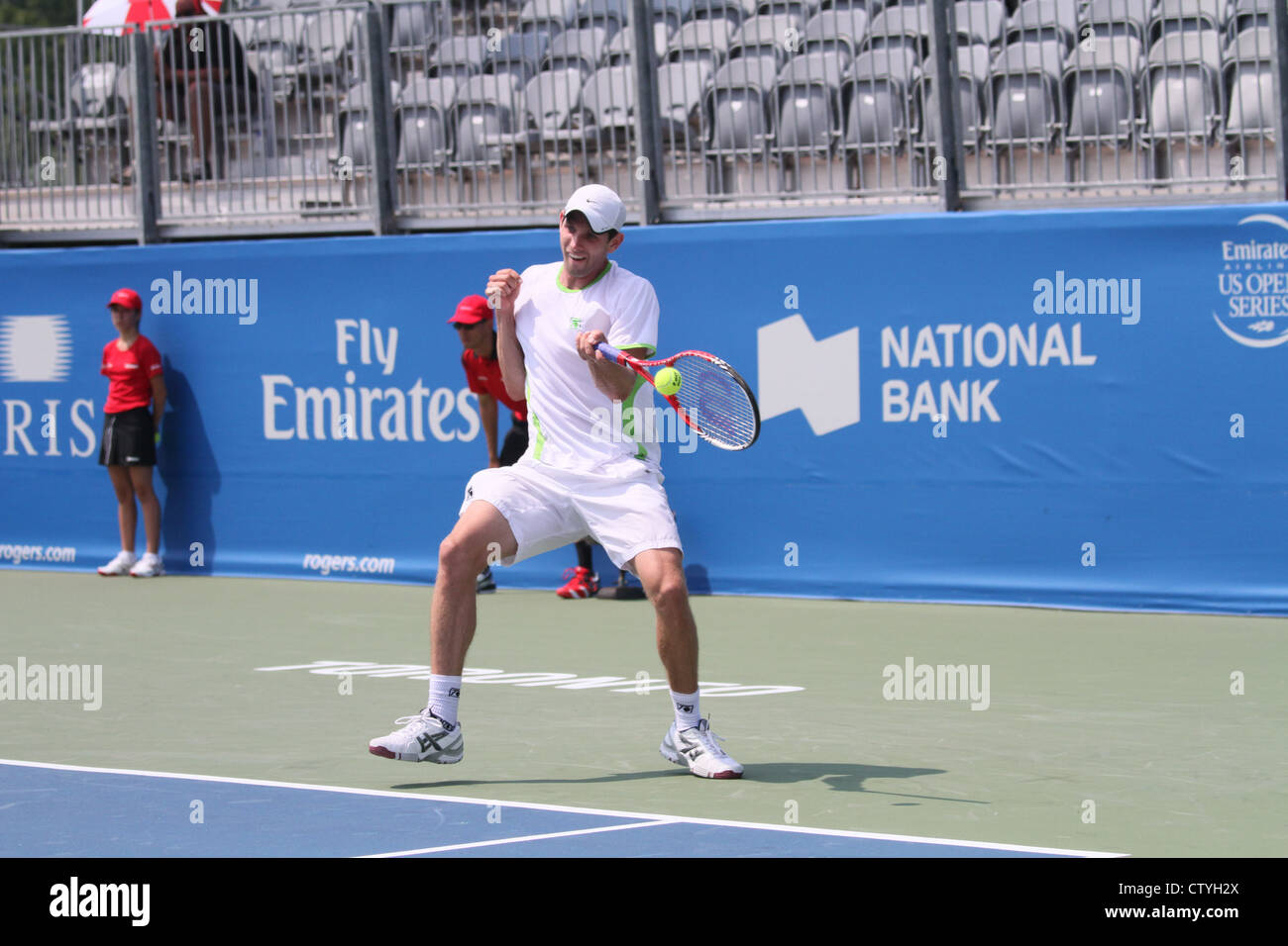 man tennis forehand return Stock Photo - Alamy
