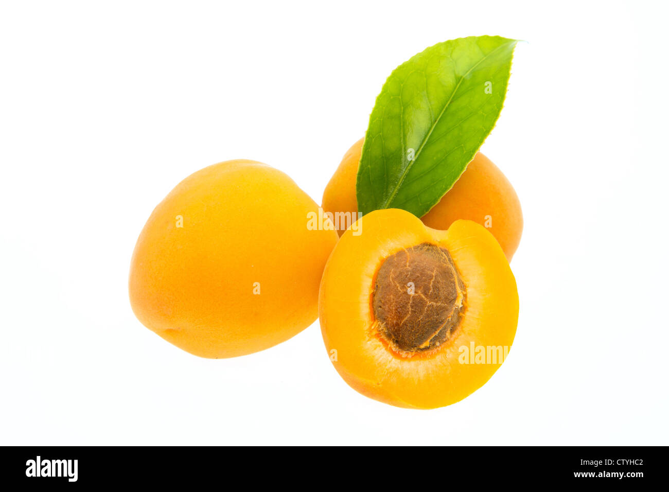 Fresh whole apricots hi-res stock photography and images - Alamy