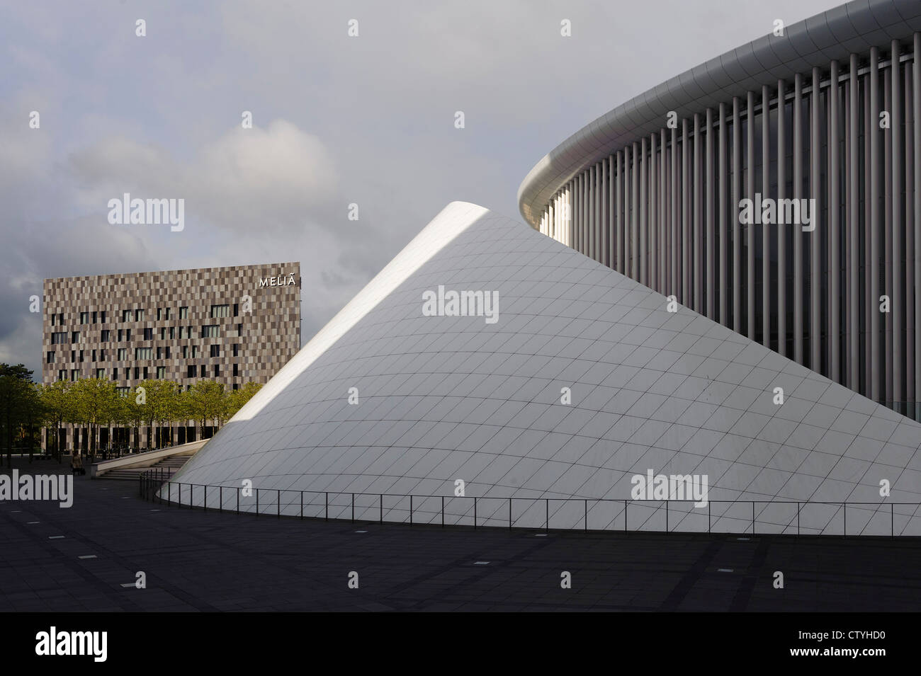Philharmonie at der Place d'Europe, Architect Christian de Portzamparc ...