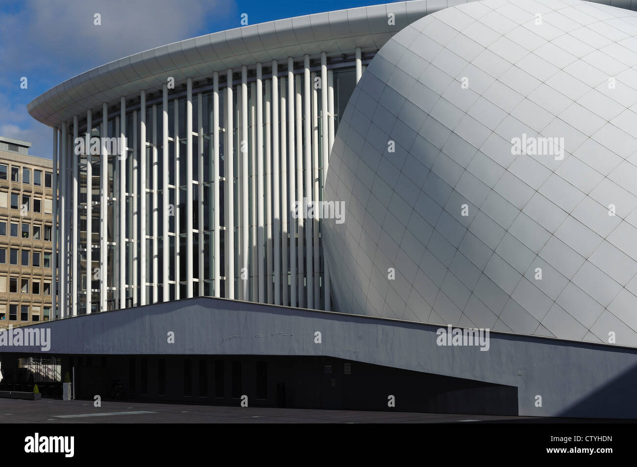 Philharmonie at der Place d'Europe, Architect Christian de Portzamparc ...