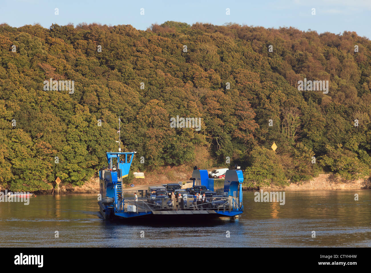 King Harry chain ferry ferrying cars across the Fal River to Foeck ...