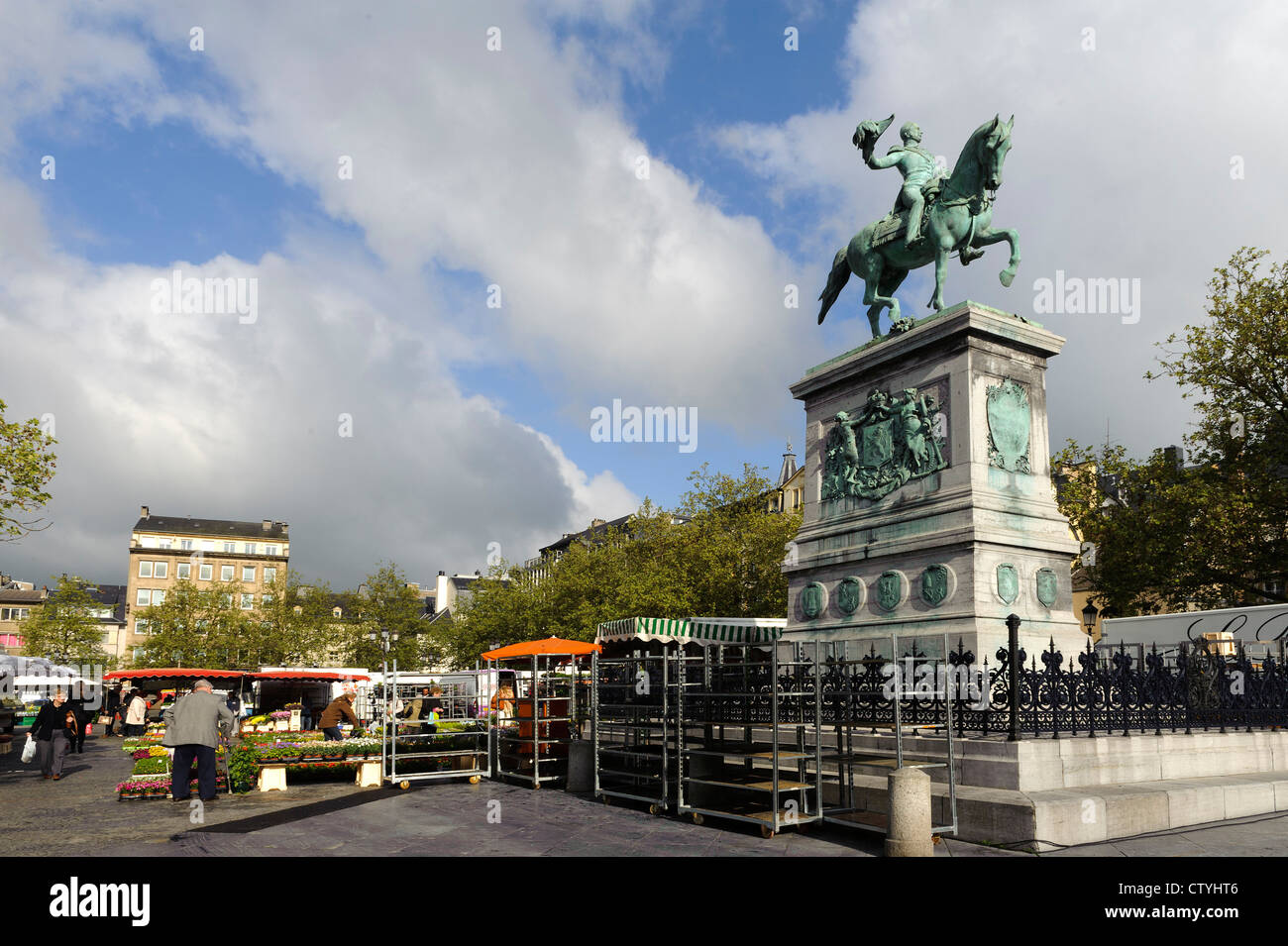 Monument on Place Guillaume II, City of Luxembourg Stock Photo - Alamy