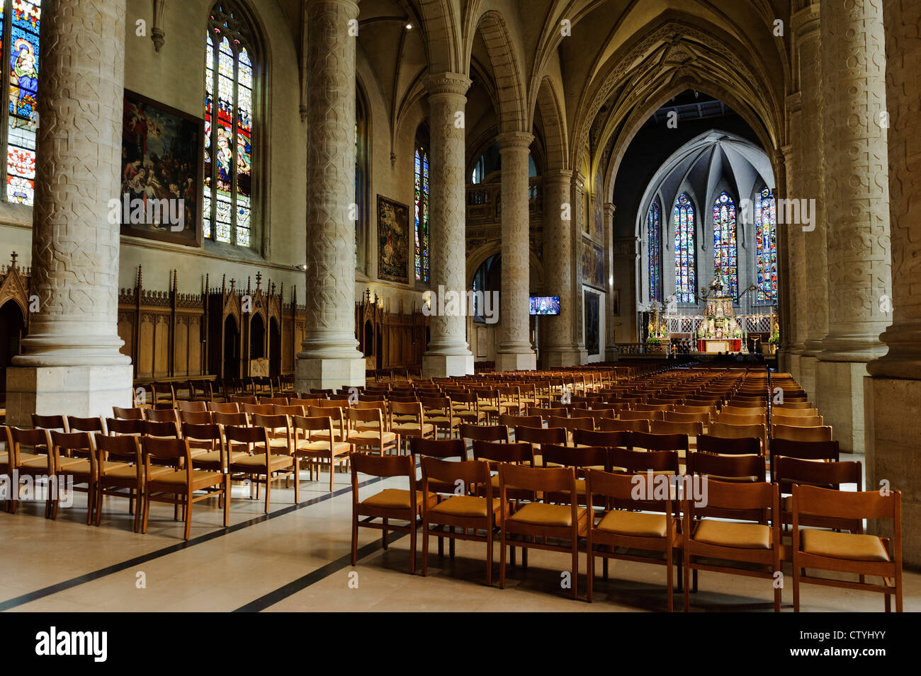 Notre dame cathedral interior luxembourg hi-res stock photography and images - Alamy