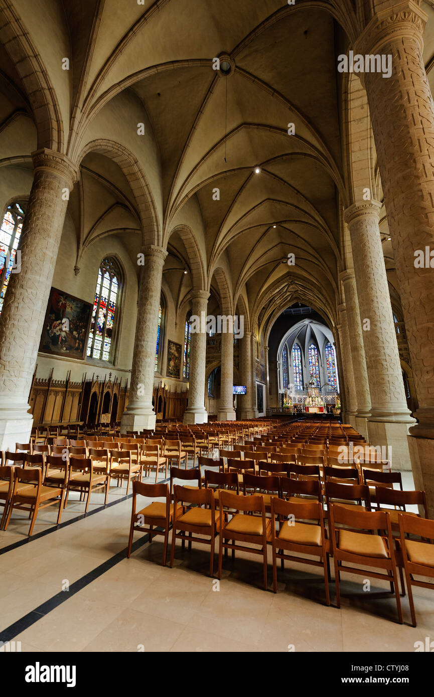 Notre dame cathedral interior luxembourg hi-res stock photography and images - Alamy