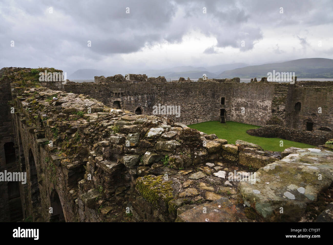 Beaumaris castle anglesey hi-res stock photography and images - Alamy