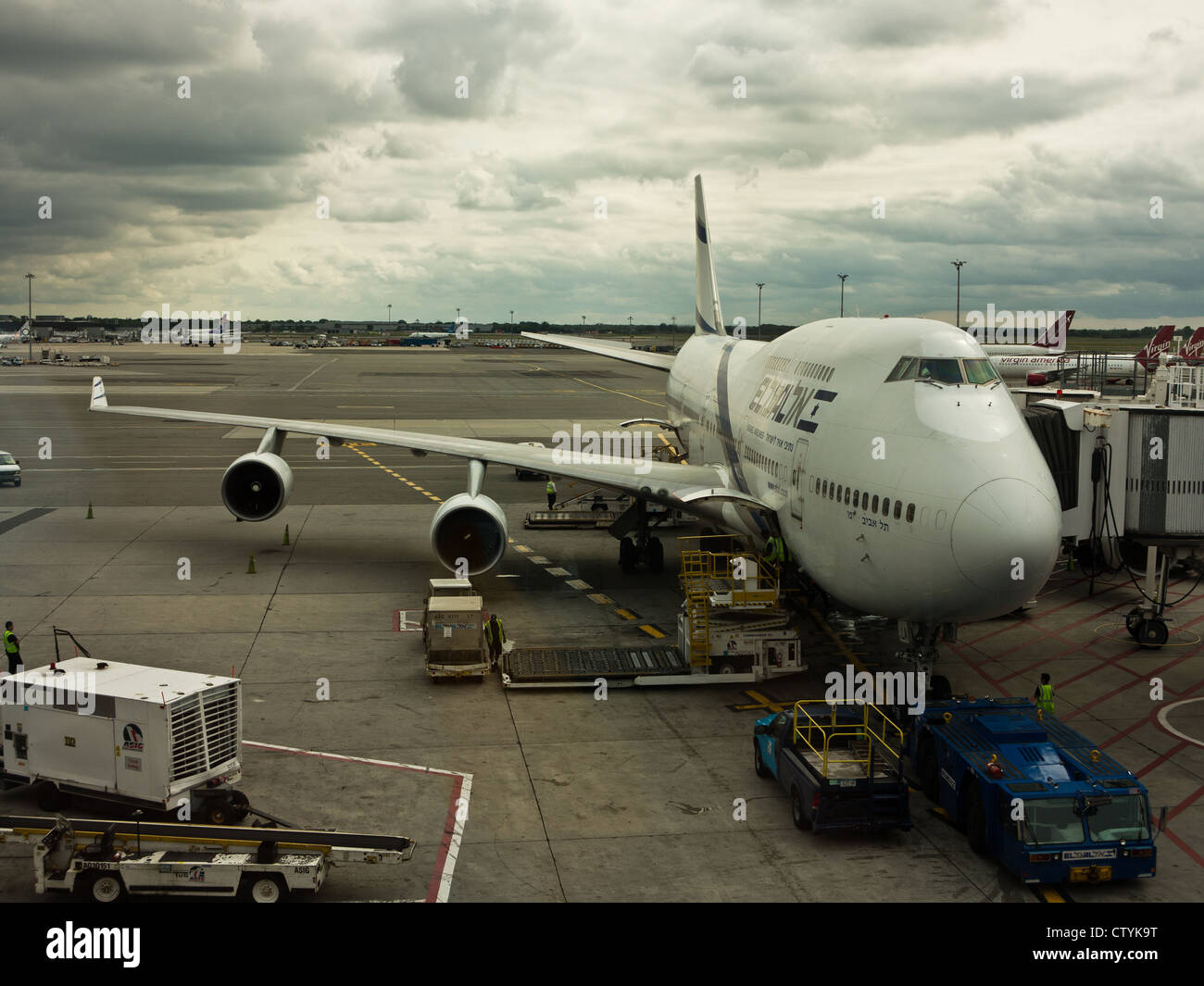 An El-Al Boeing 747-300 is serviced at John F. Kennedy Airport Stock ...