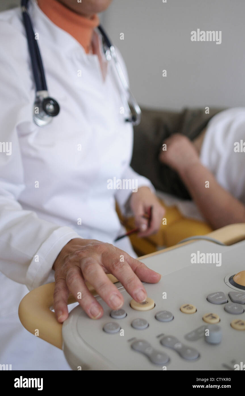 Cardiologist patient hi-res stock photography and images - Alamy