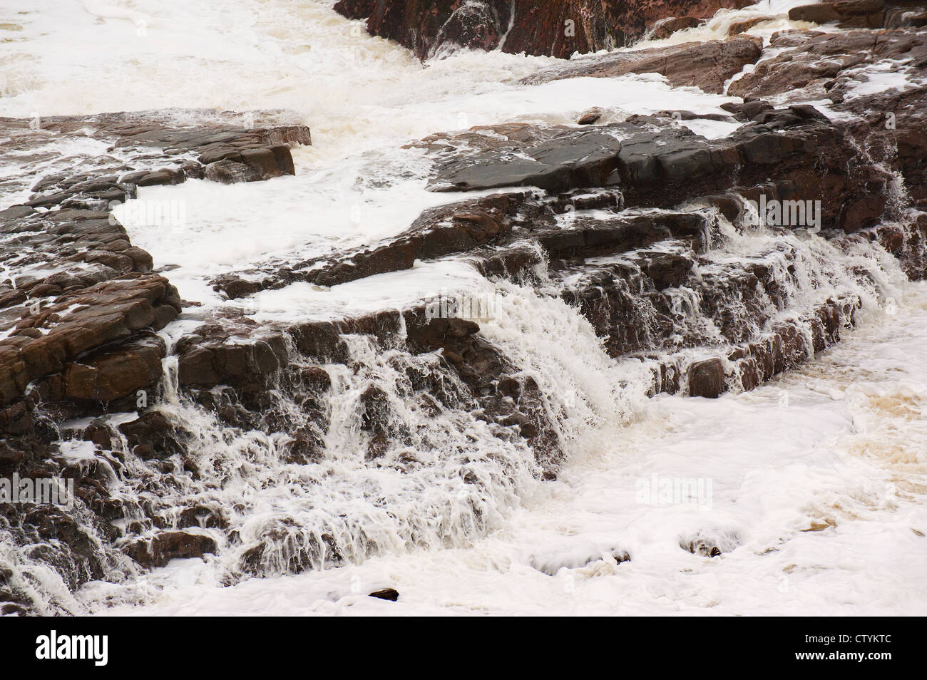 Washing over rocks hi-res stock photography and images - Alamy