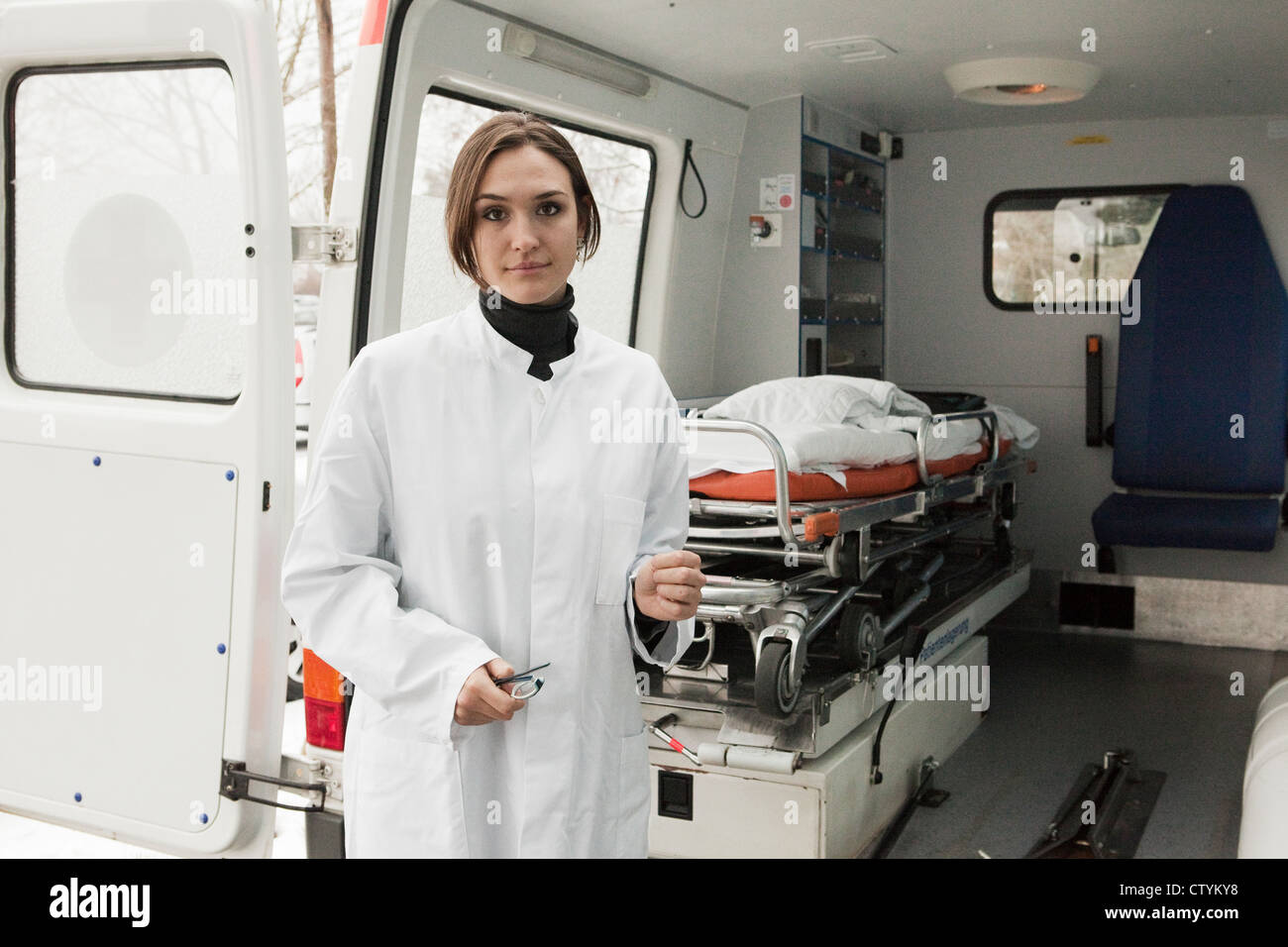 Ambulance doctor hi-res stock photography and images - Alamy