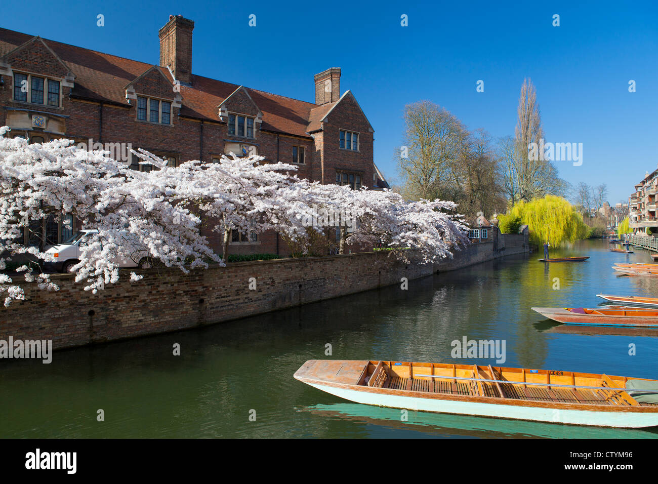 Magdalene College Cambridge and River Cam Stock Photo - Alamy