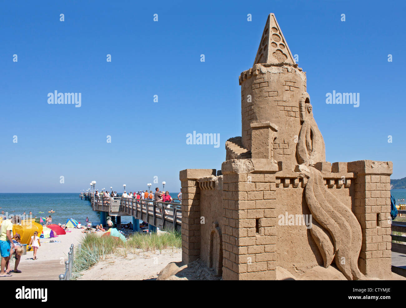 Sandcastle sand castle sculpture hi-res stock photography and images ...