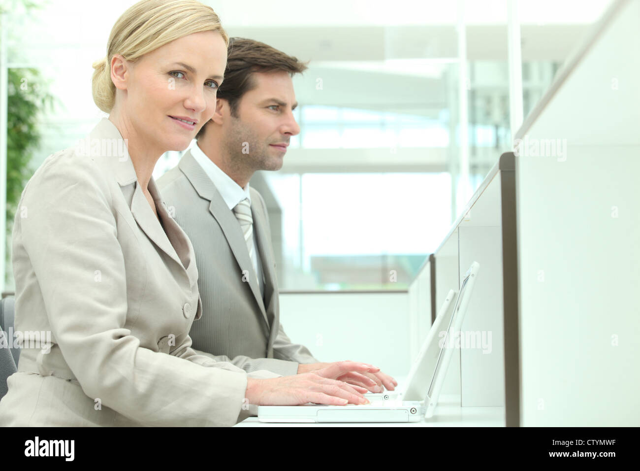 Office building function hi-res stock photography and images - Alamy