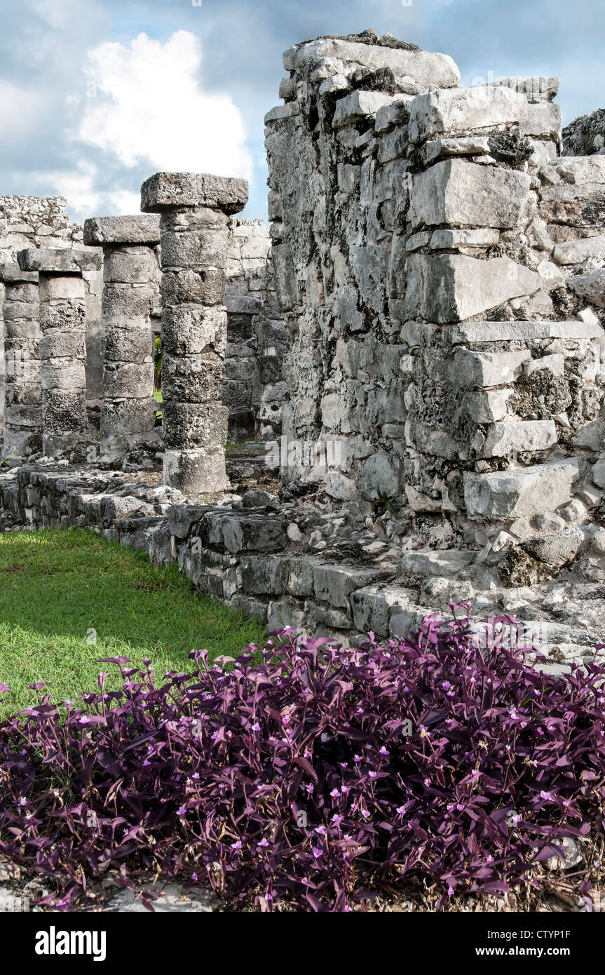Columns, Tulum Maya archaeological site, Tulum, Riviera Maya, Quintana ...