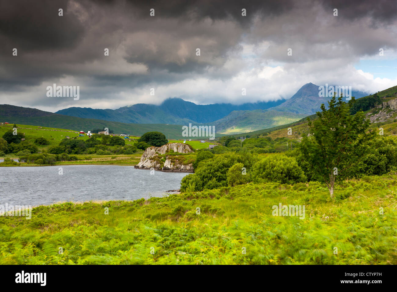 Eryri lake hi-res stock photography and images - Alamy