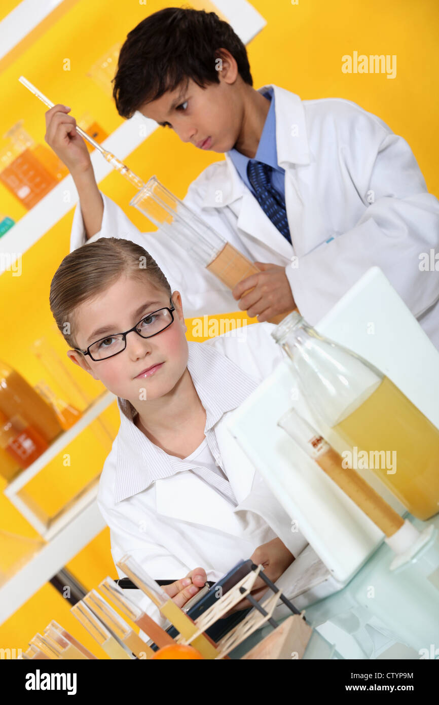 Kids in science lab Stock Photo - Alamy