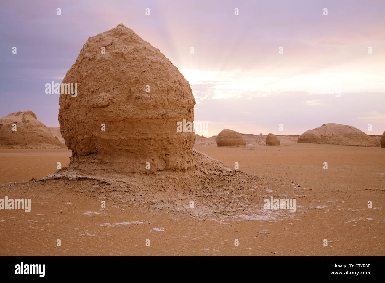 The limestone formation rocks in the White Desert, Egypt Stock Photo ...