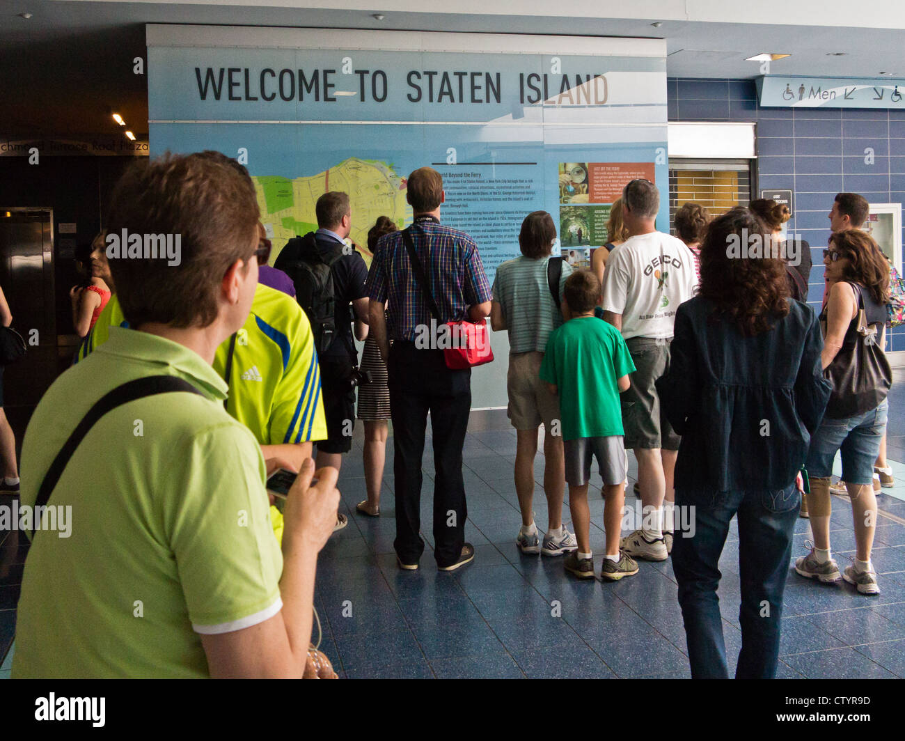 Staten Island entrance welcome sign Stock Photo - Alamy