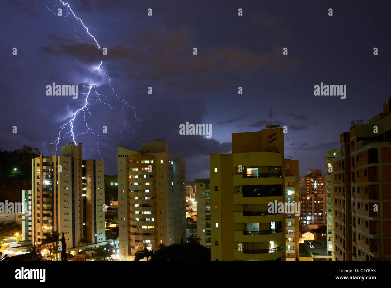Lightning over house hi-res stock photography and images - Alamy