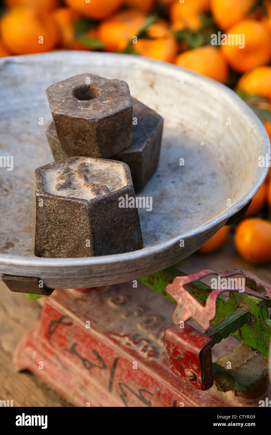 Iron weights hi-res stock photography and images - Alamy