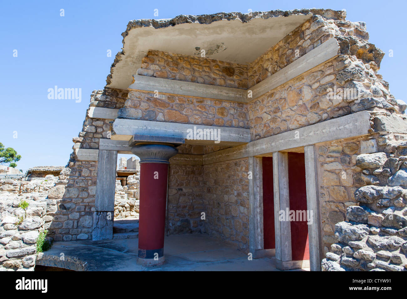 ruined build with red pillar knossos Stock Photo - Alamy