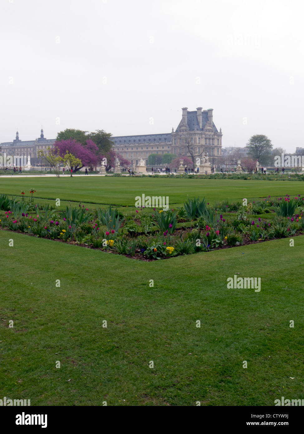 Louvre gardens hi-res stock photography and images - Alamy