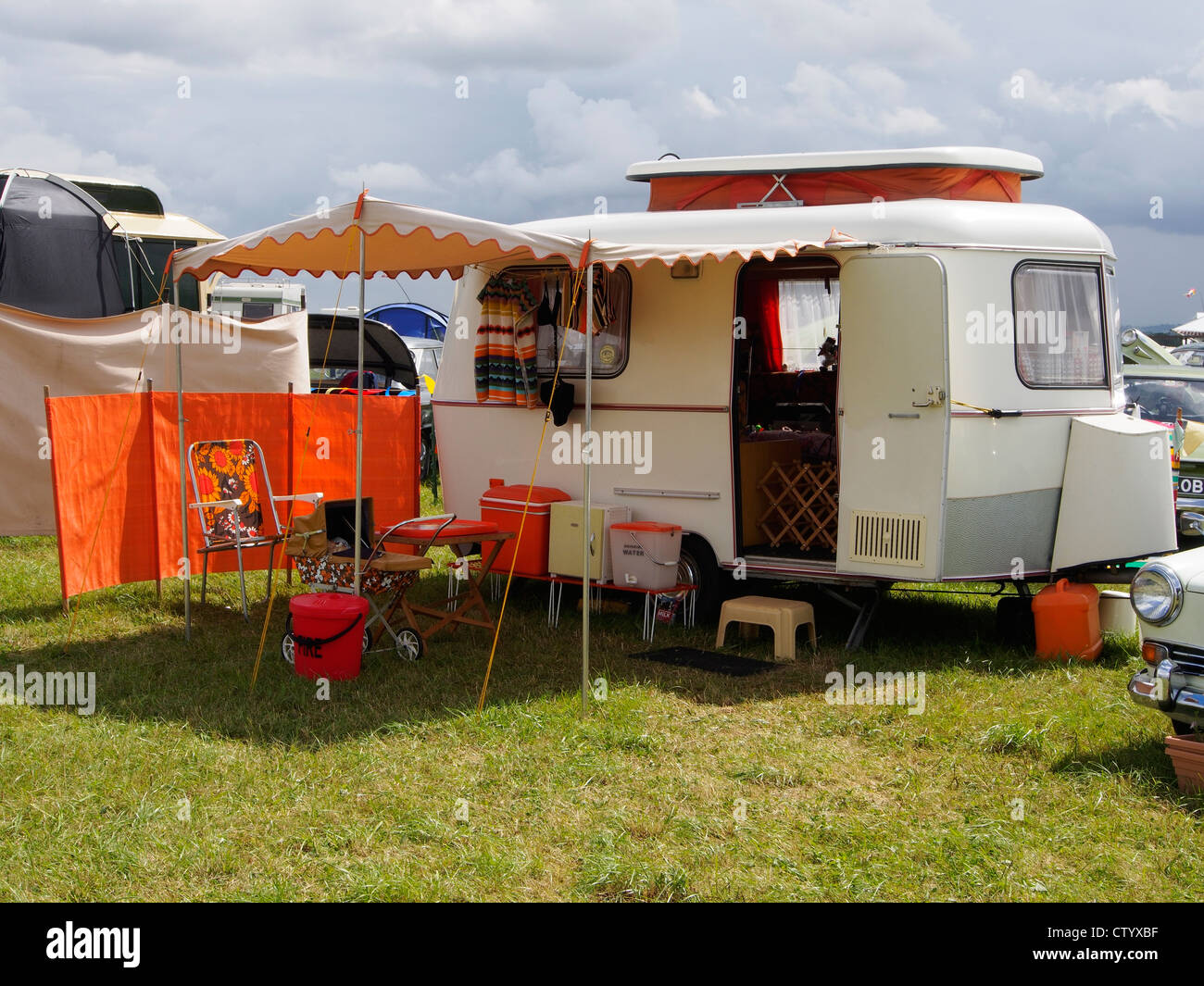 Old fashioned caravan hi-res stock photography and images - Alamy