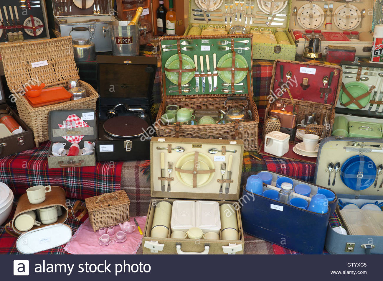 Vintage Picnic Set High Resolution Stock Photography and Images - Alamy