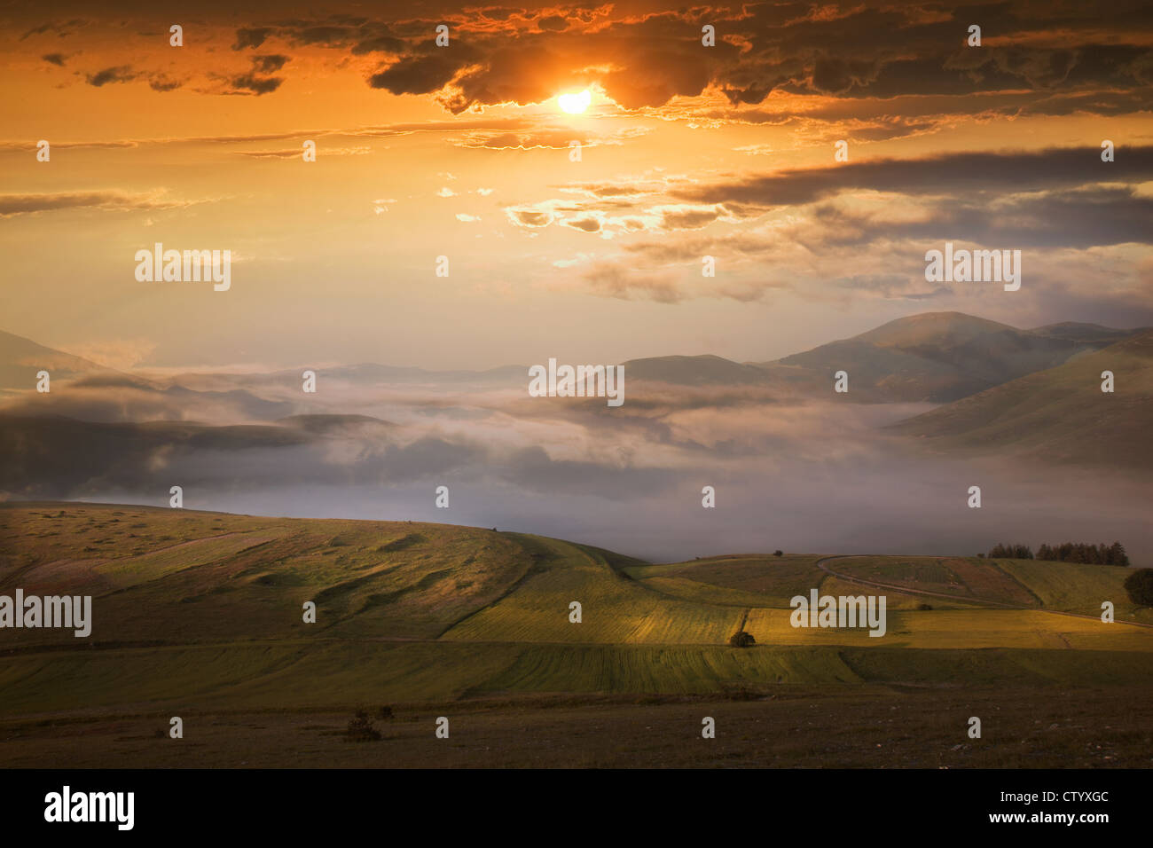 Dramatic sky hi-res stock photography and images - Alamy