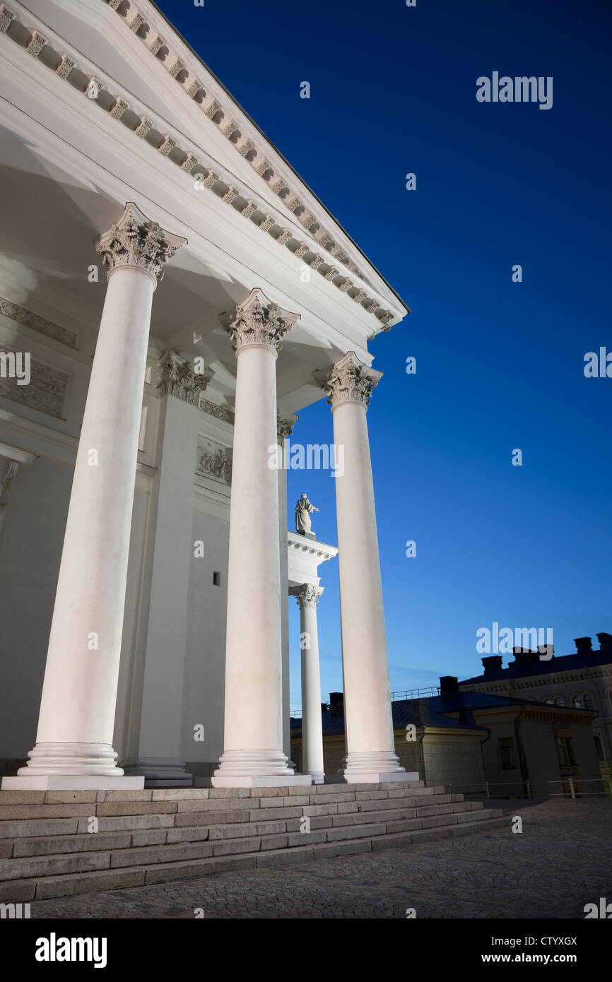 Columned building lit up at night Stock Photo - Alamy