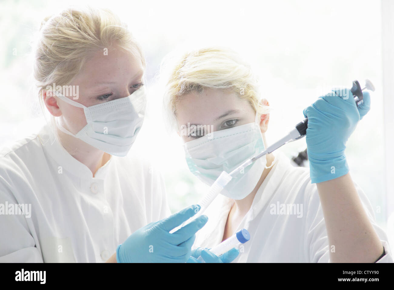 Pipetting liquid vial in hi-res stock photography and images - Alamy
