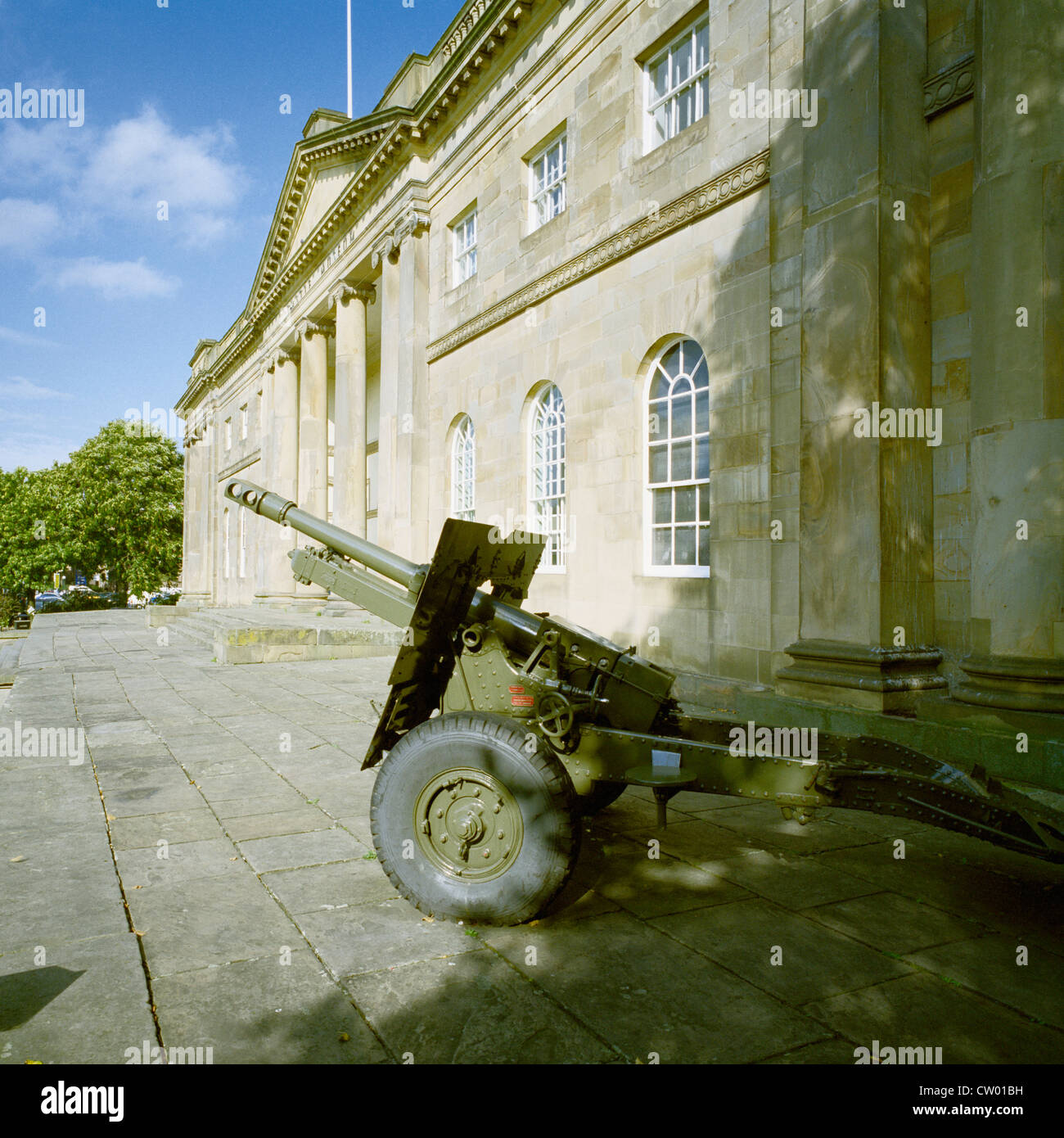 Field gun outside the Castle Museum York Stock Photo - Alamy