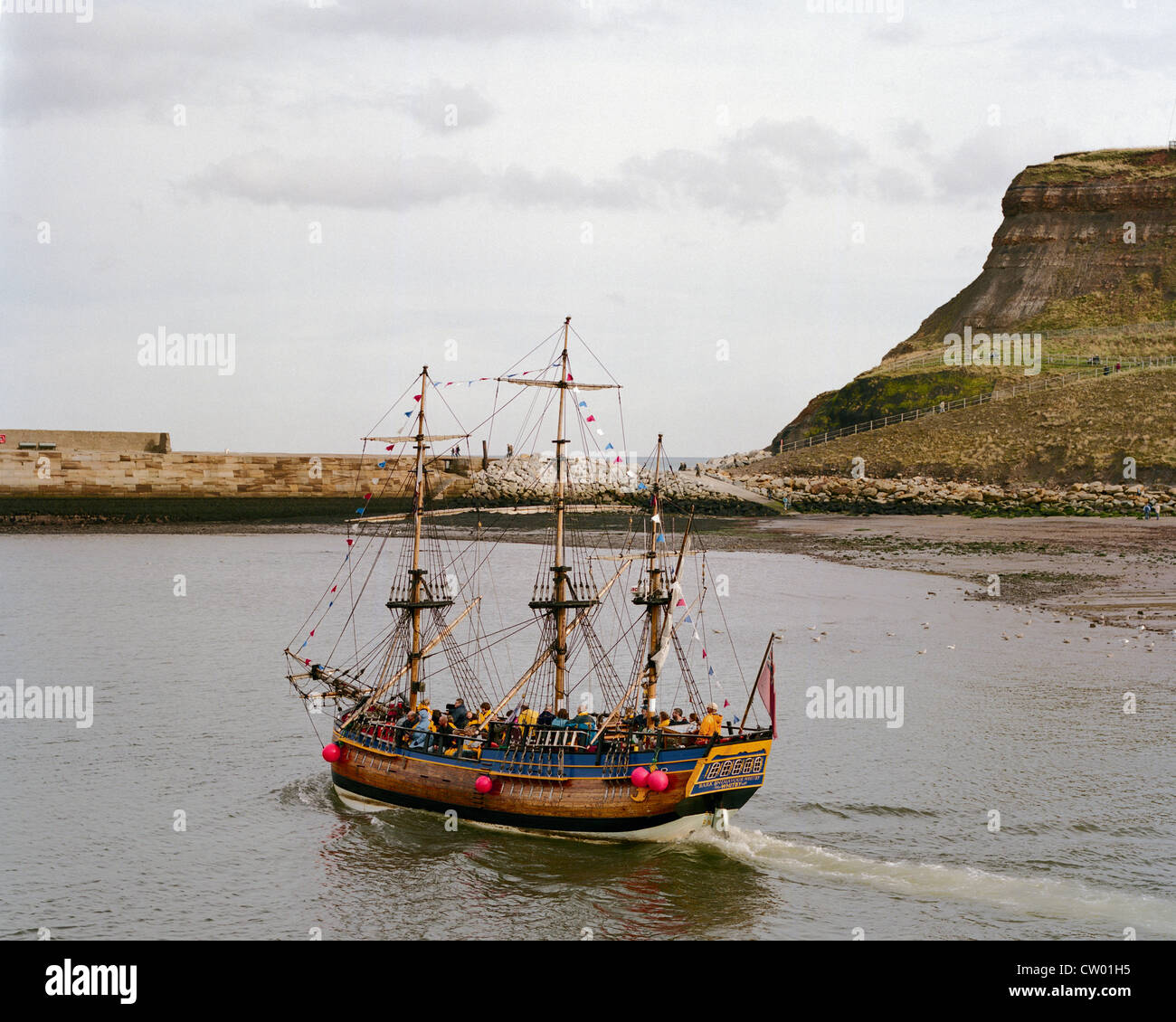 Captain cook's ship the endeavour hi-res stock photography and images ...