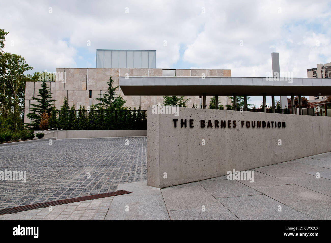 Main entrance to new building of famous Barnes Foundation Museum ...