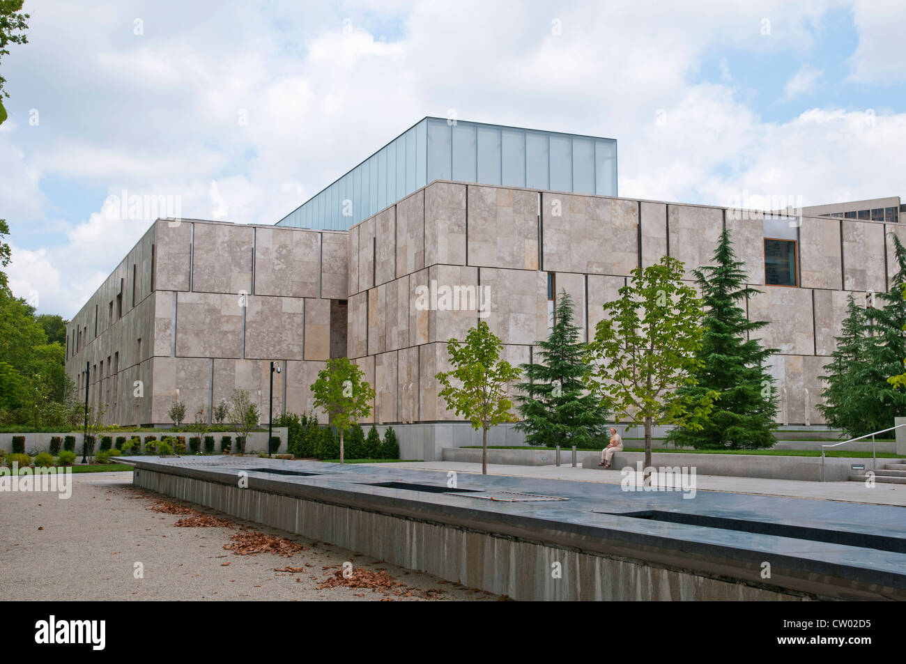 A view of the new Barnes Foundation on the Benjamin Franklin Parkway in ...